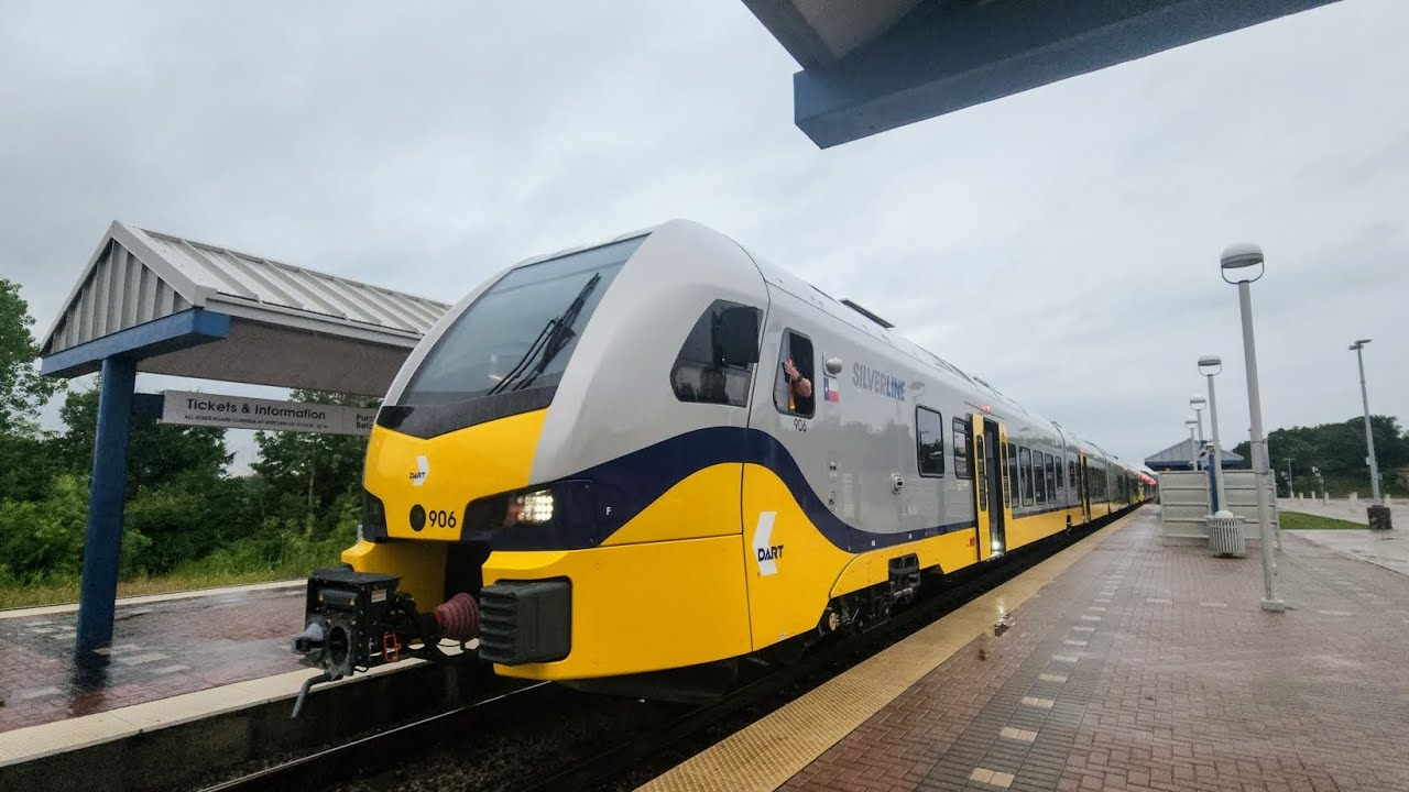 2 DART Silver Line DMUs 906 & 908 at CentrePort Station - YouTube