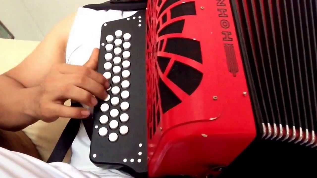 La reina del sur acordeon sol tono sol - YouTube