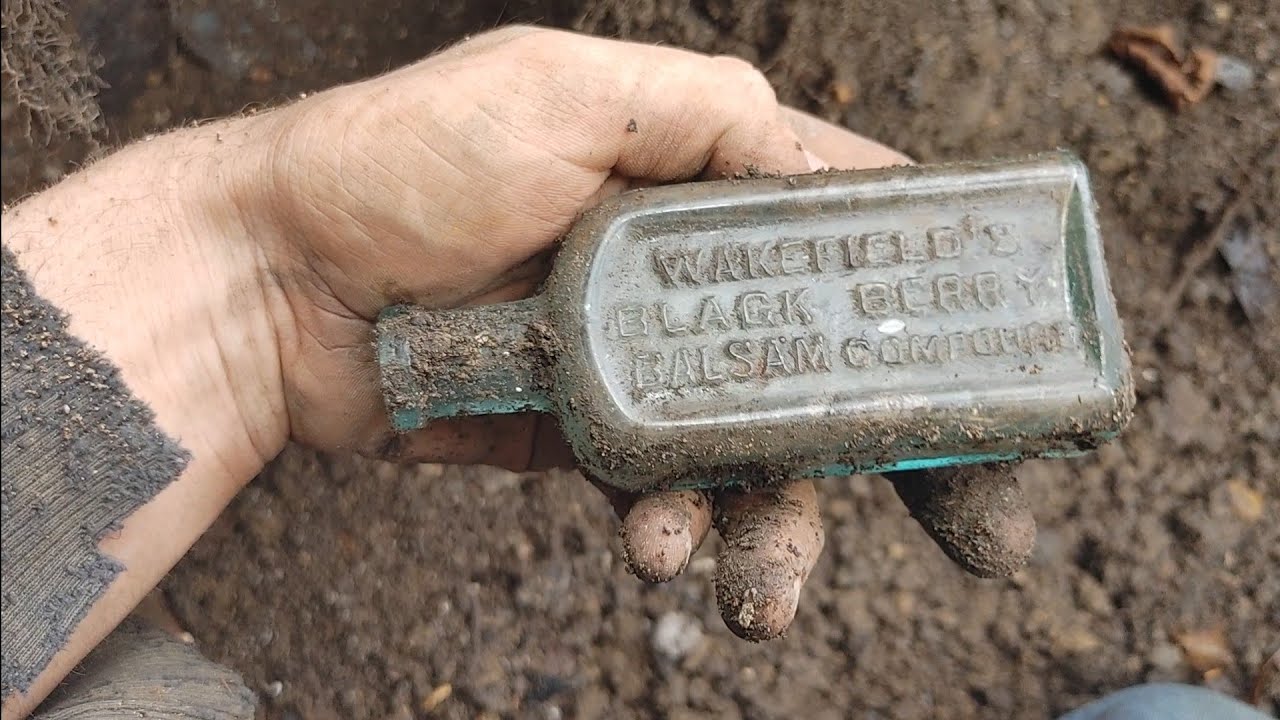 Digging up treasure buried over 100 years - YouTube