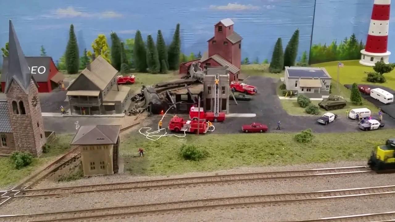 A Building on Fire in a Model Railroad - YouTube