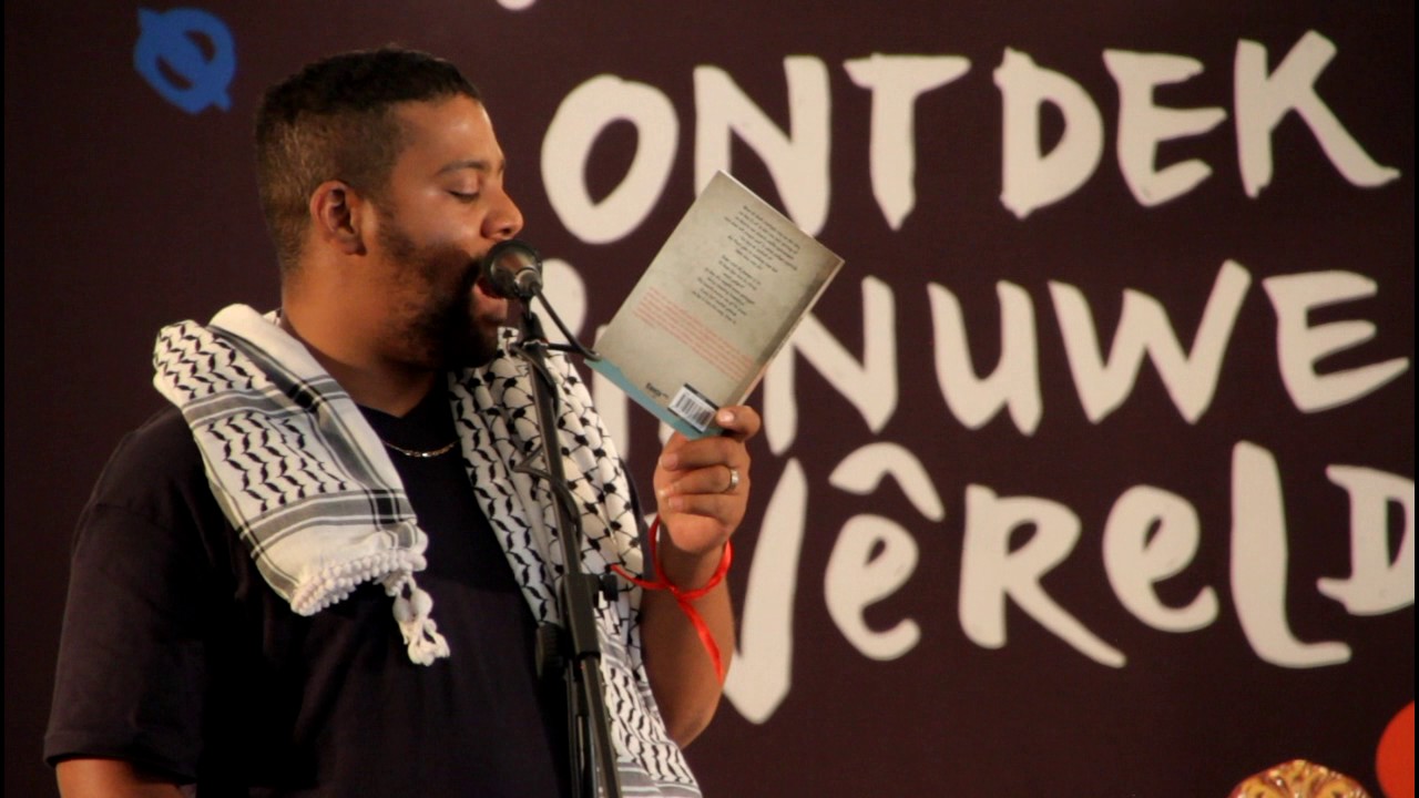 Nathan Trantraal lees "Cash for gold" voor uit Alles het niet kom wôd ...