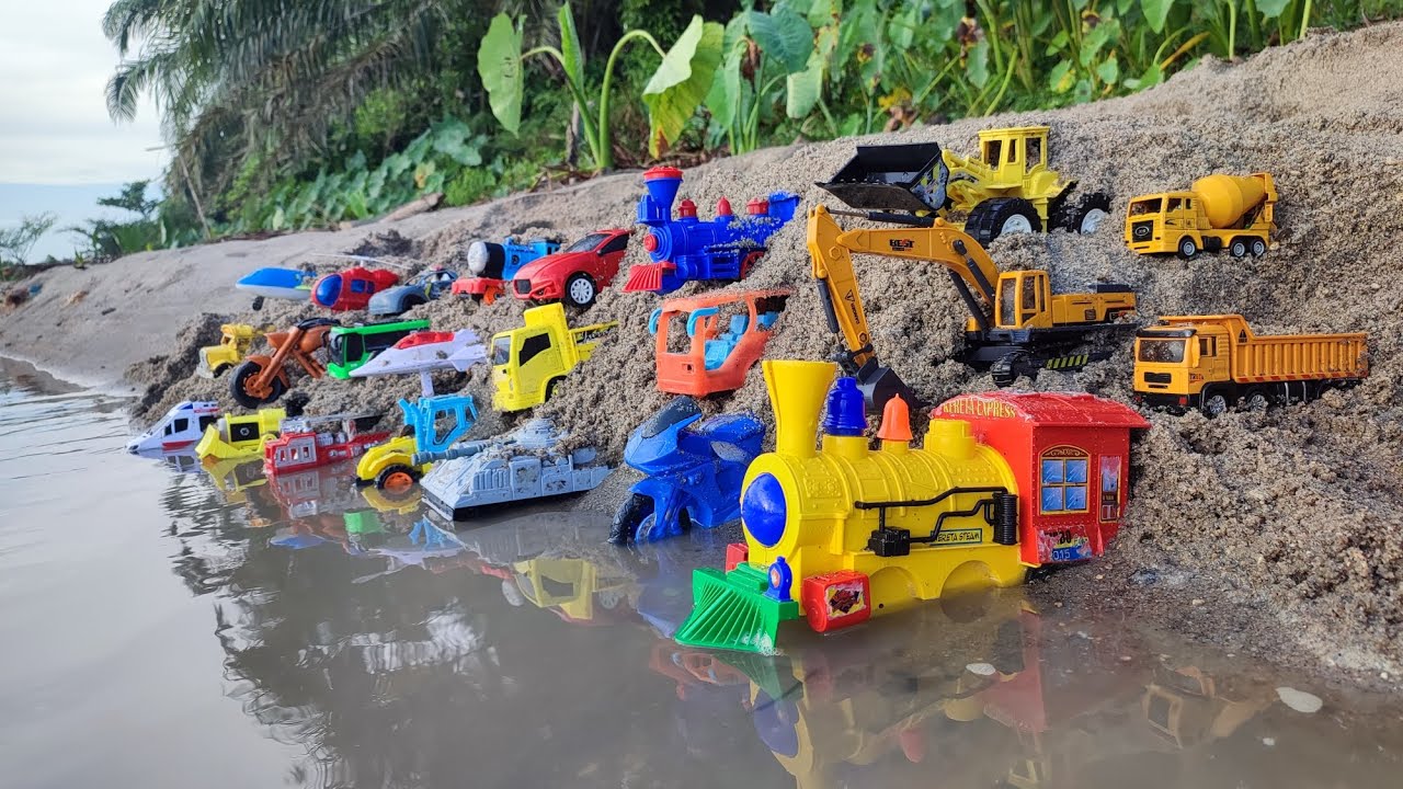 Menemukan mainan mobil balap truk molen kereta api bus telolet pesawat ...