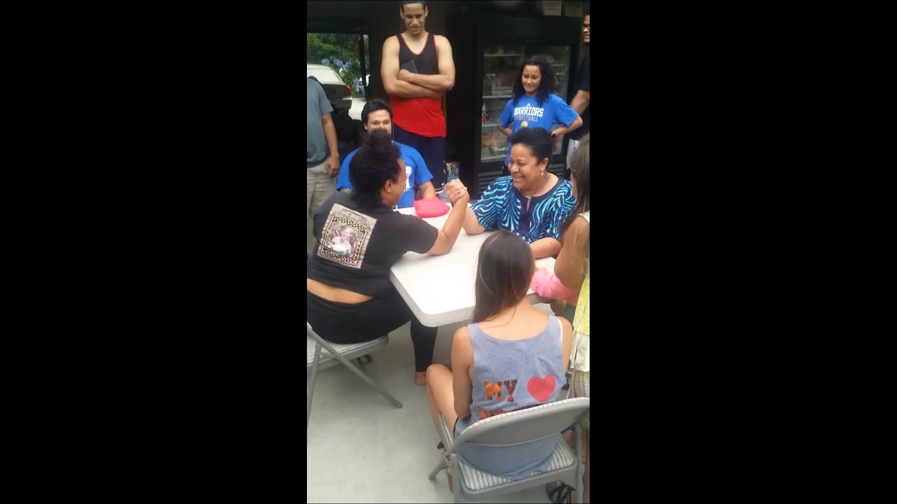 Mom Vs Daughter Arm Wrestler Youtube