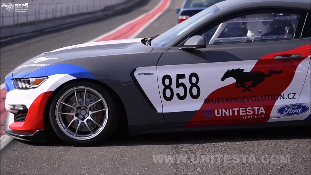 Ford Mustang Shelby GT350 GT4 on Most - YouTube