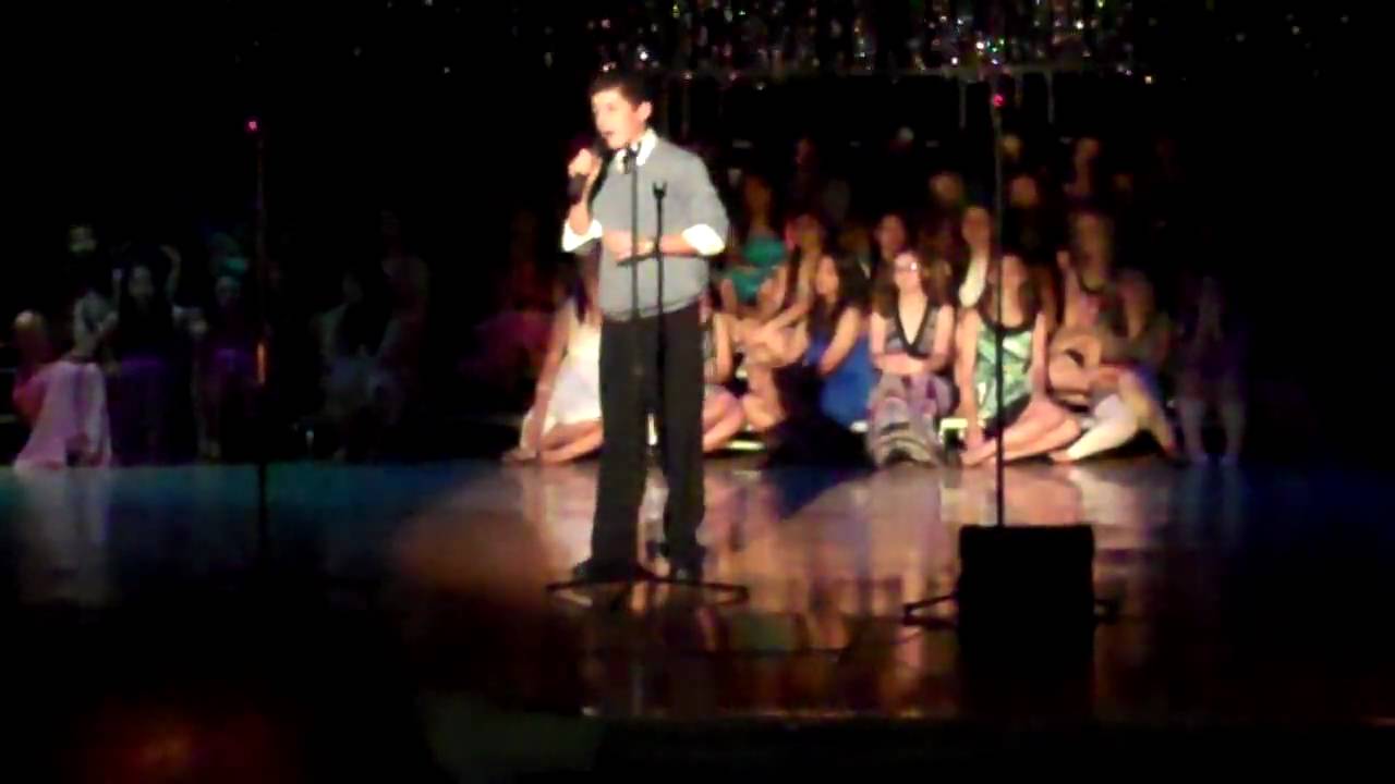 Matt Lewis singing Who's Loving You - YouTube