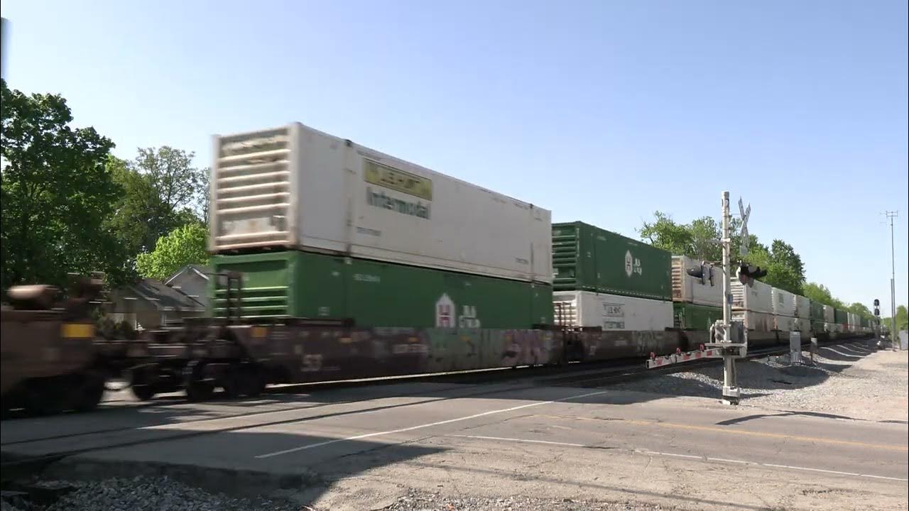 NORFOLK SOUTHERN Illinois Terminal EMD SD70ACE #1072 Heritage Unit Northbound - YouTube