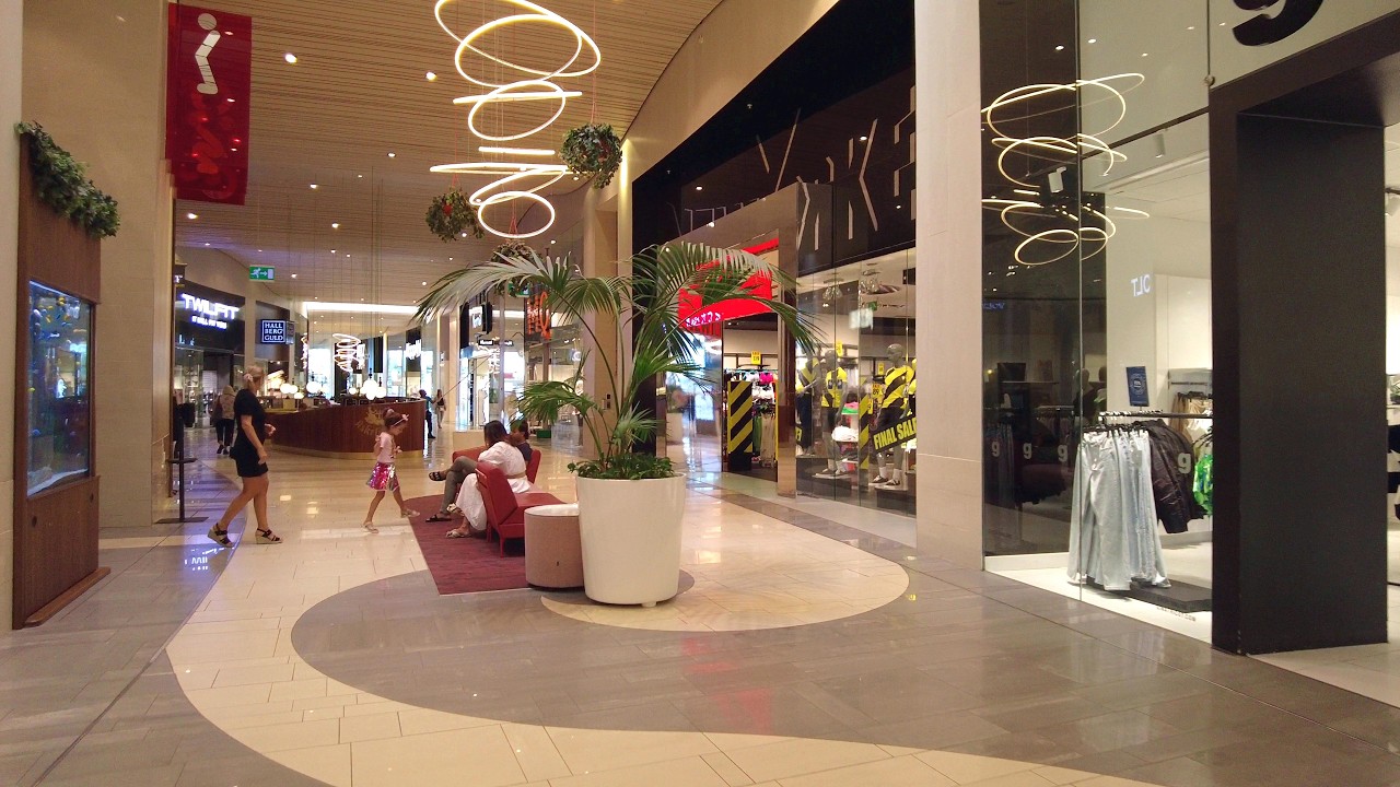 Short walking tour of the Grand Samarkand shopping center in Växjö ...