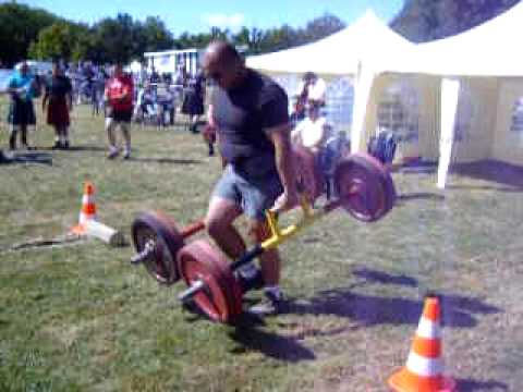 Hightland games/strongman .Farmer Walk 100kg sur 30 metres Christophe ...