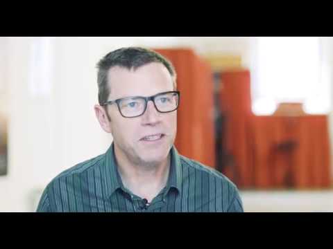 Walter Baele als Bompi in Huisdiergeheimen 2 - YouTube