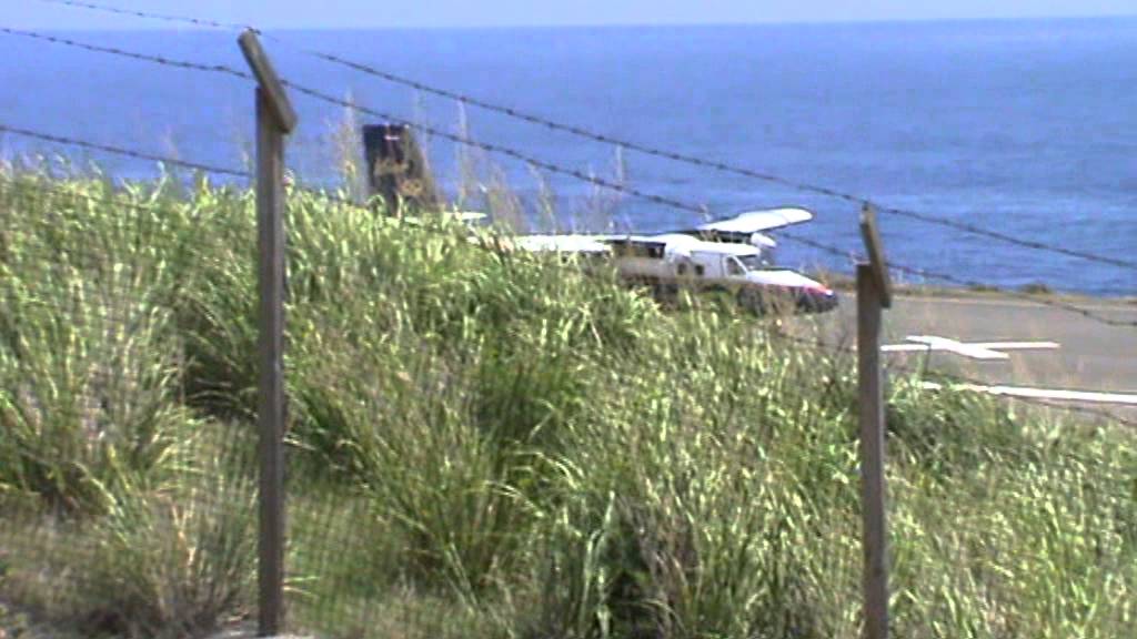 Takeoff from World's Shortest Commercial Runway. - YouTube