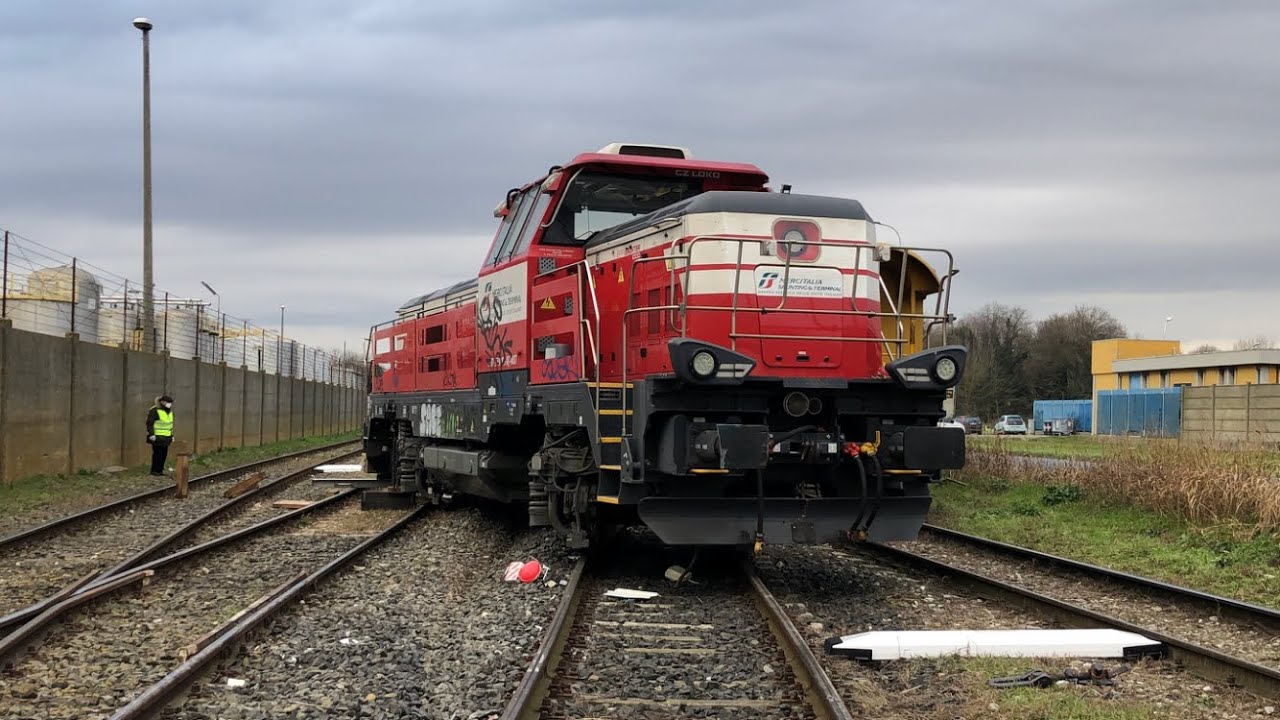 SVIO LOCOMOTORE A RAVENNA: LE OPERAZIONI DI SOCCORSO! - YouTube