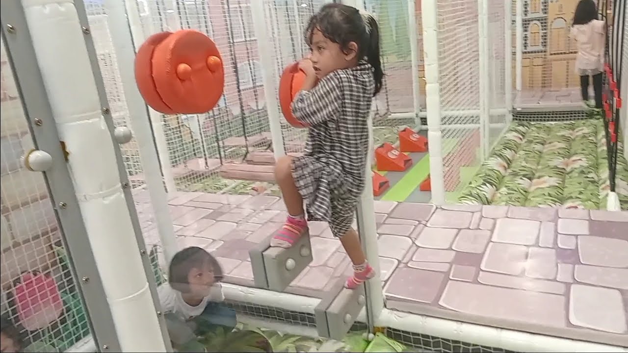 BERMAIN KESEIMBANGAN MAINAN ANAK DI PLAYGROUNDS - YouTube