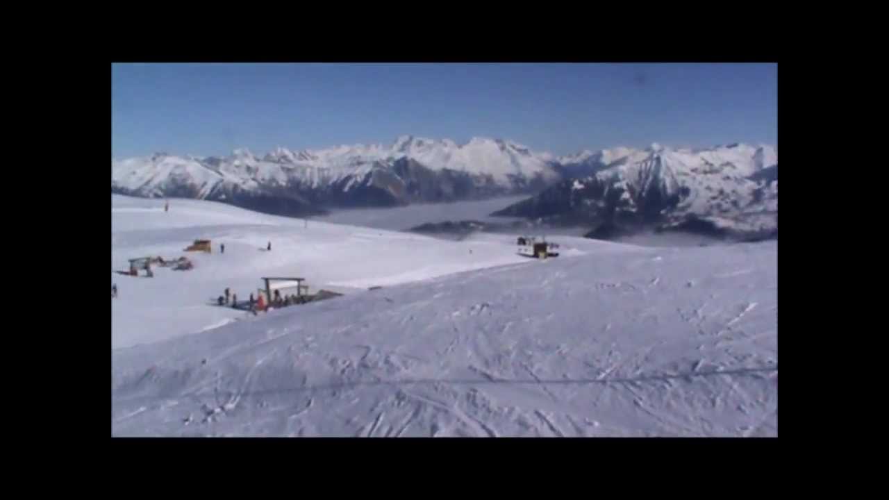 Descente piste rouge en ski camera a la main - YouTube