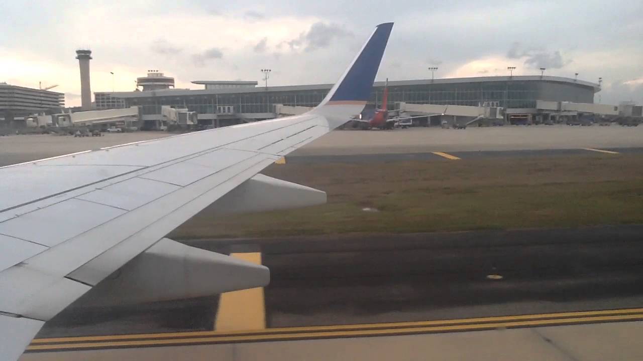 United Airlines Landing Tampa - YouTube