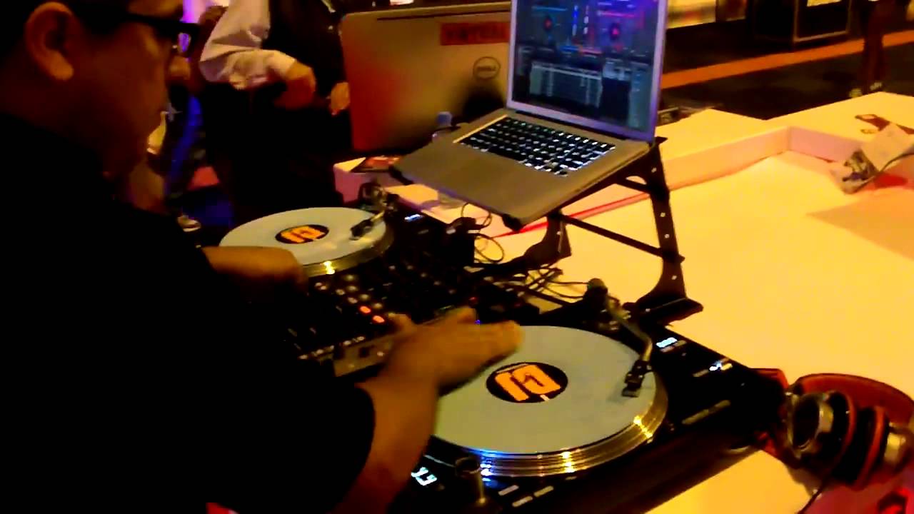 Scratch session with VirtualDJ 8 1 - YouTube