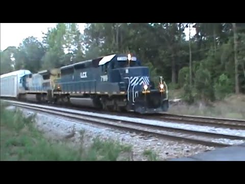 HLCX 7199 leads CSX Q237 in Union City, GA - YouTube
