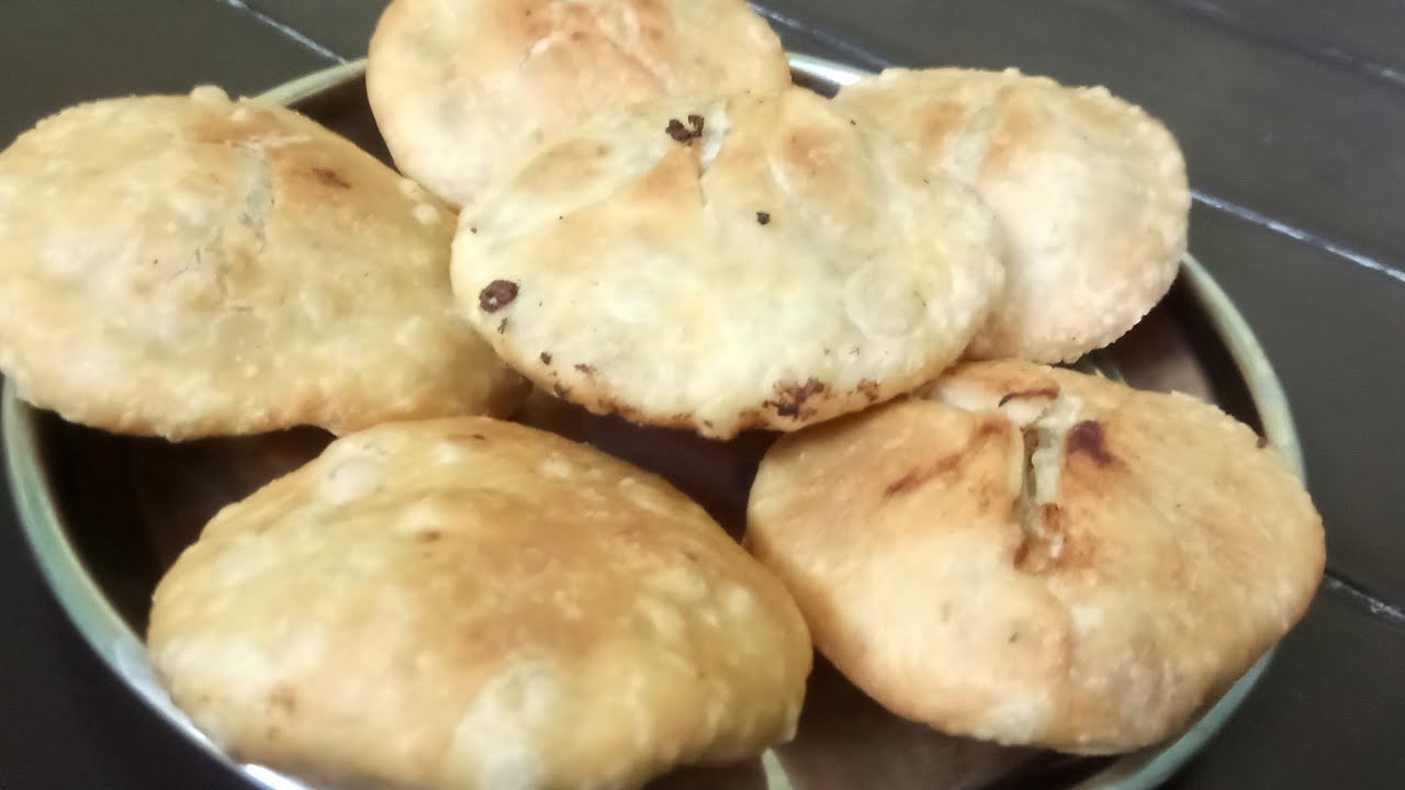 Crispy Rajasthani Pyaz Ki Kachori Recipe | Recipe of Rajasthani Pyaz ki ...