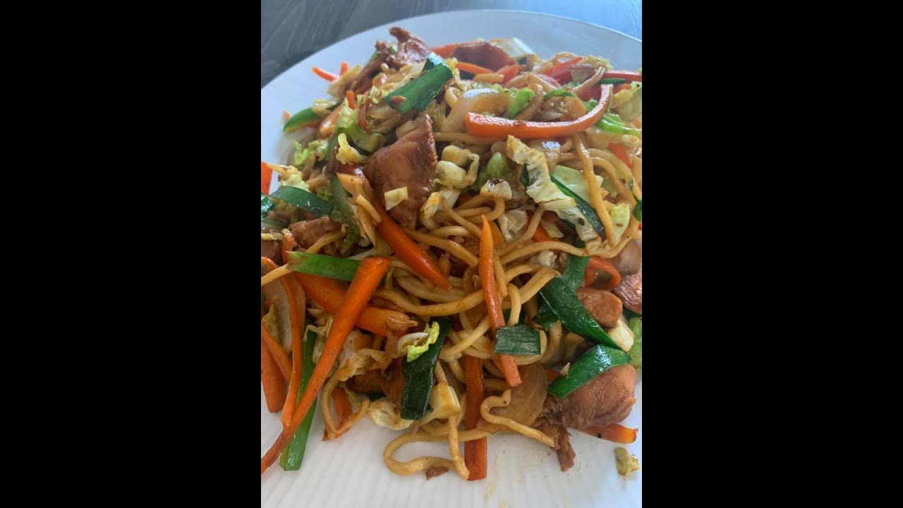 Fabulous Quick & Easy Chicken Chow Mein #Mauritius mine frite au poulet ...