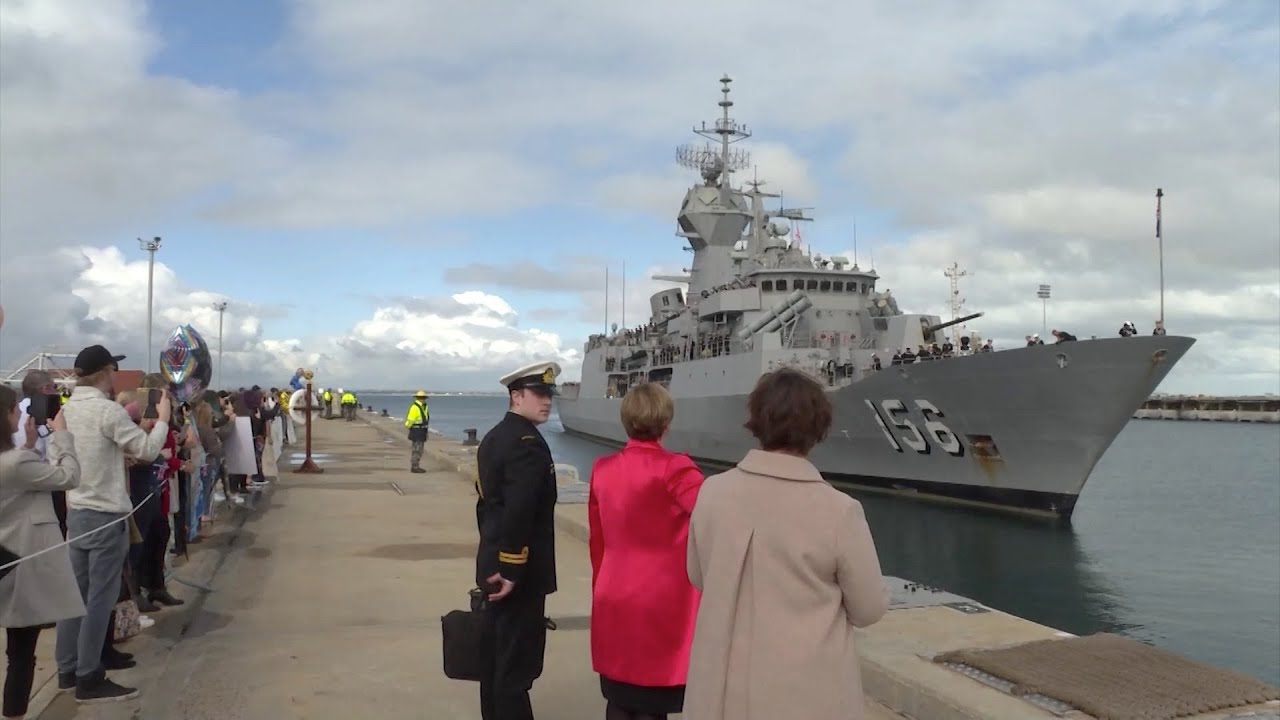 HMAS Toowoomba returns home from deployment - YouTube