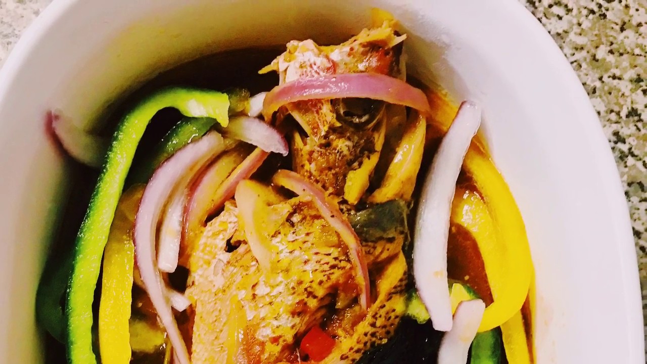 Koman pou lave et fè sòse pwason/ How to clean and make a fish sauce ...