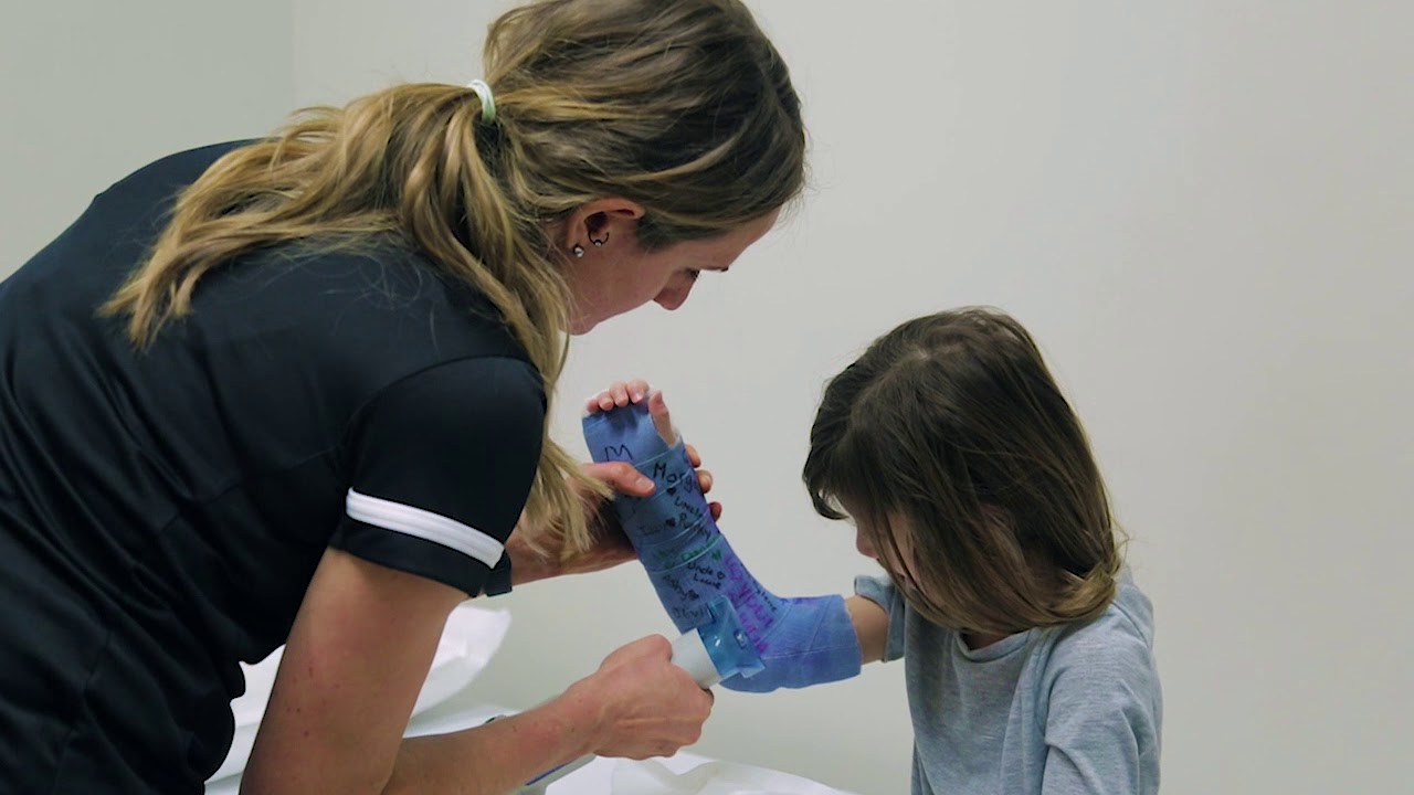 How a cast is removed - YouTube