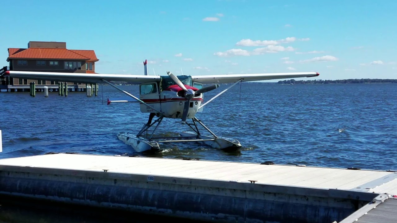 Seaplane docking - YouTube