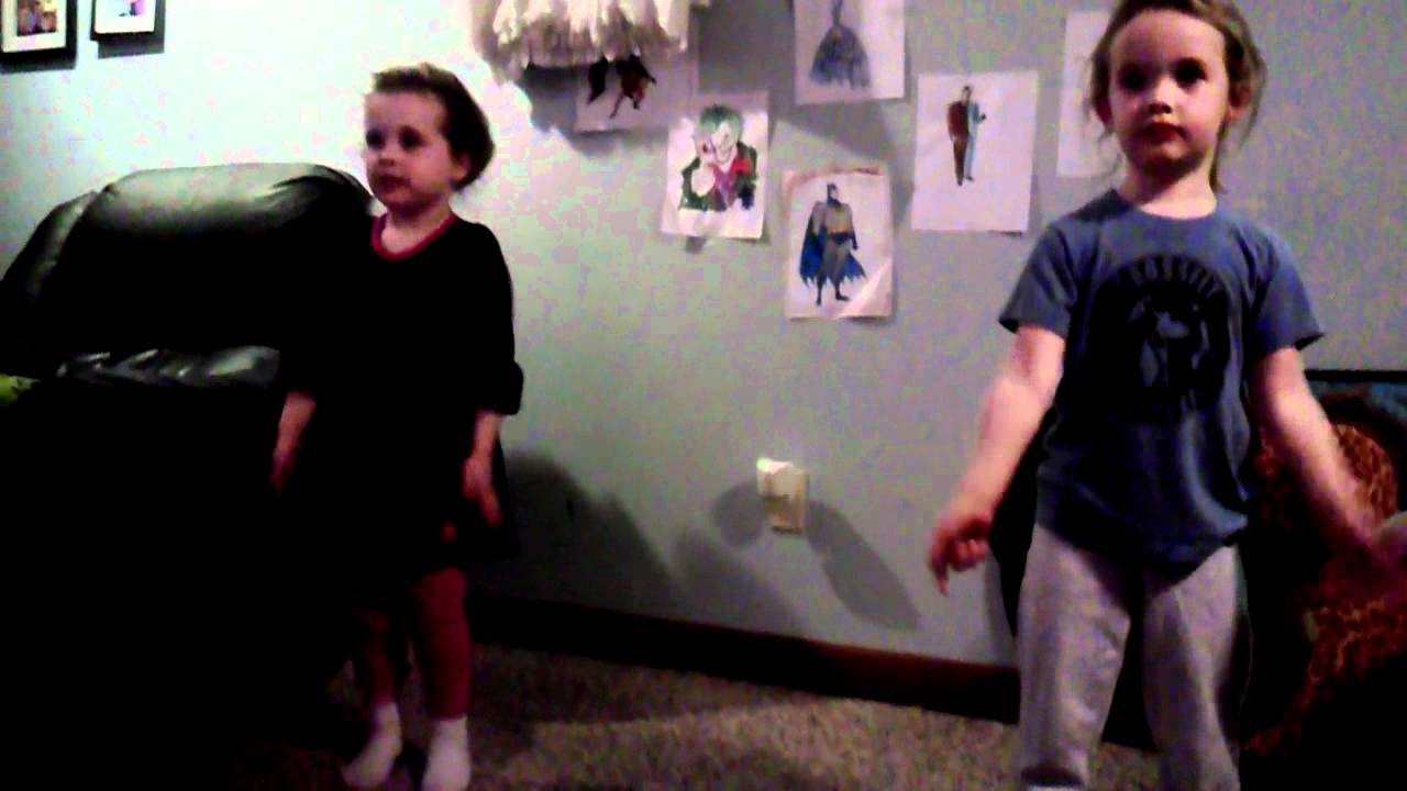 Twins dancing to kinect dance central 2 - YouTube
