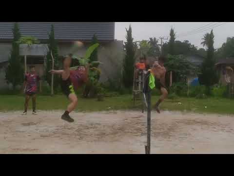 Main Takraw di lapangan BTC - YouTube