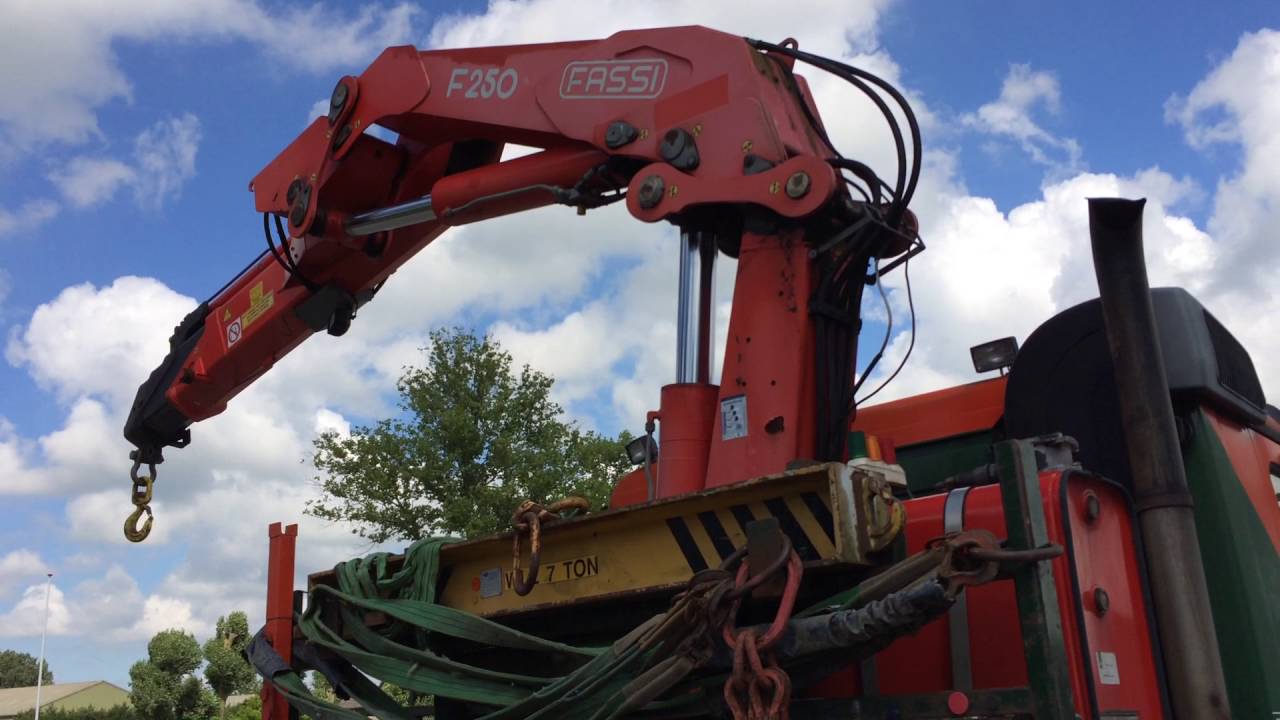 Actros 2531 Fassi F250 - YouTube