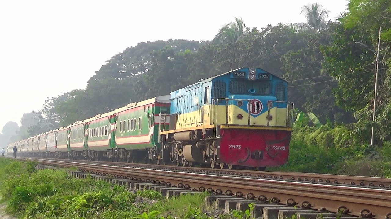 Mohanagar Provati 704 | EMD Power Locomotive Mohanagar Provati Express ...