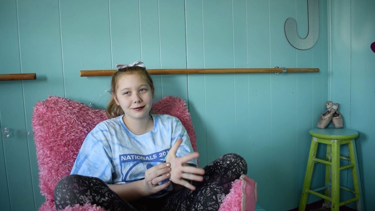 Schoolgirl's Rare Condition Makes Her Eat Pencils - YouTube