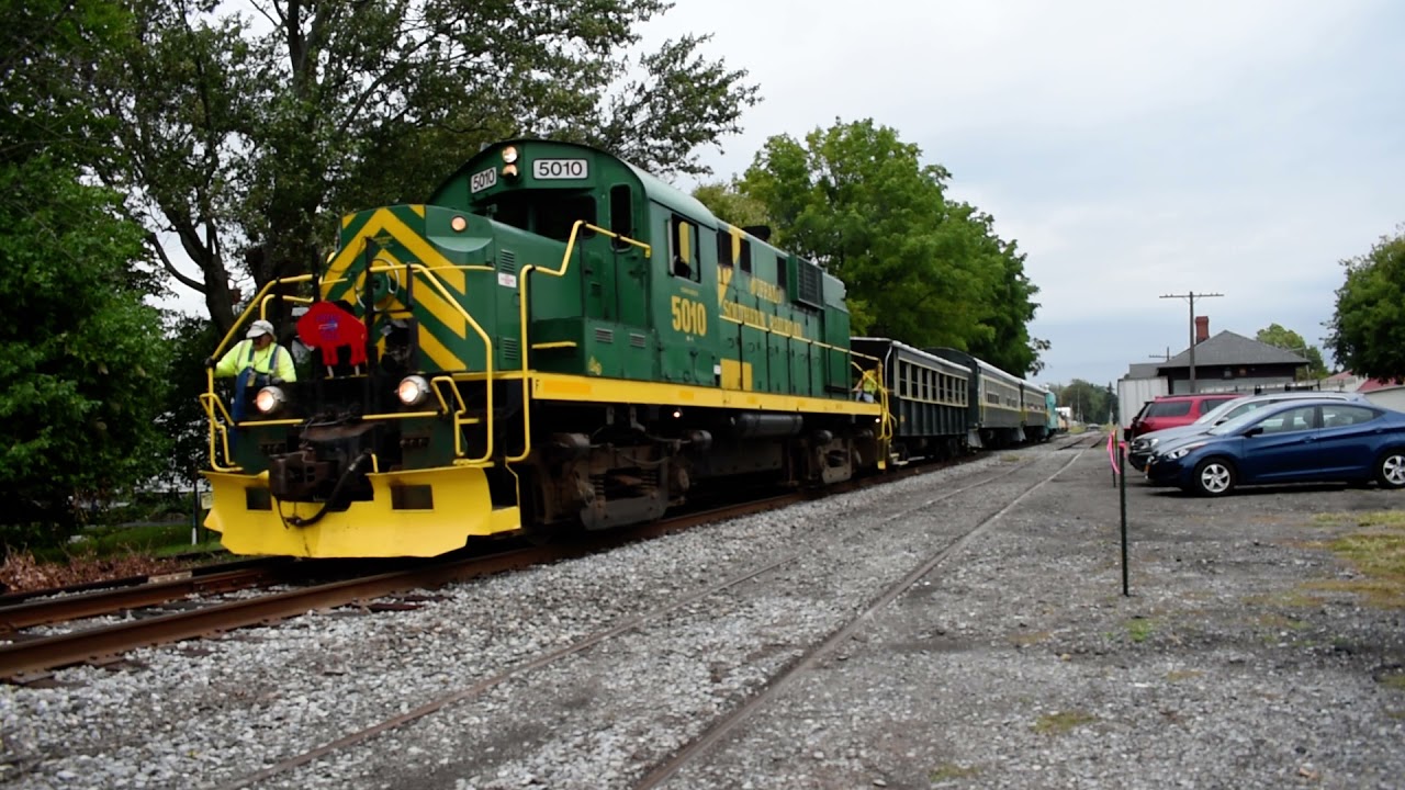 Buffalo Southern Railroad Alco Rs11 #5010 pulling an excursion train to ...