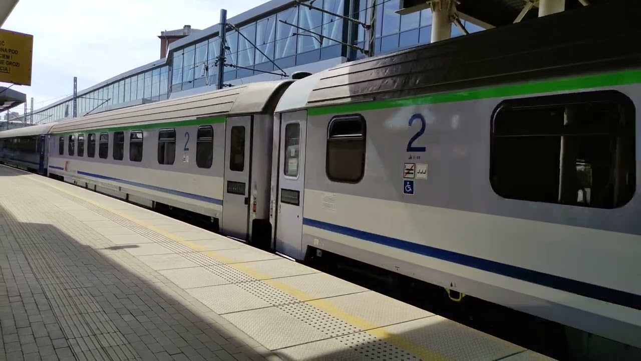 [PKP Intercity] EP07-329 z IC-8302 CHEŁMOŃSKI - YouTube