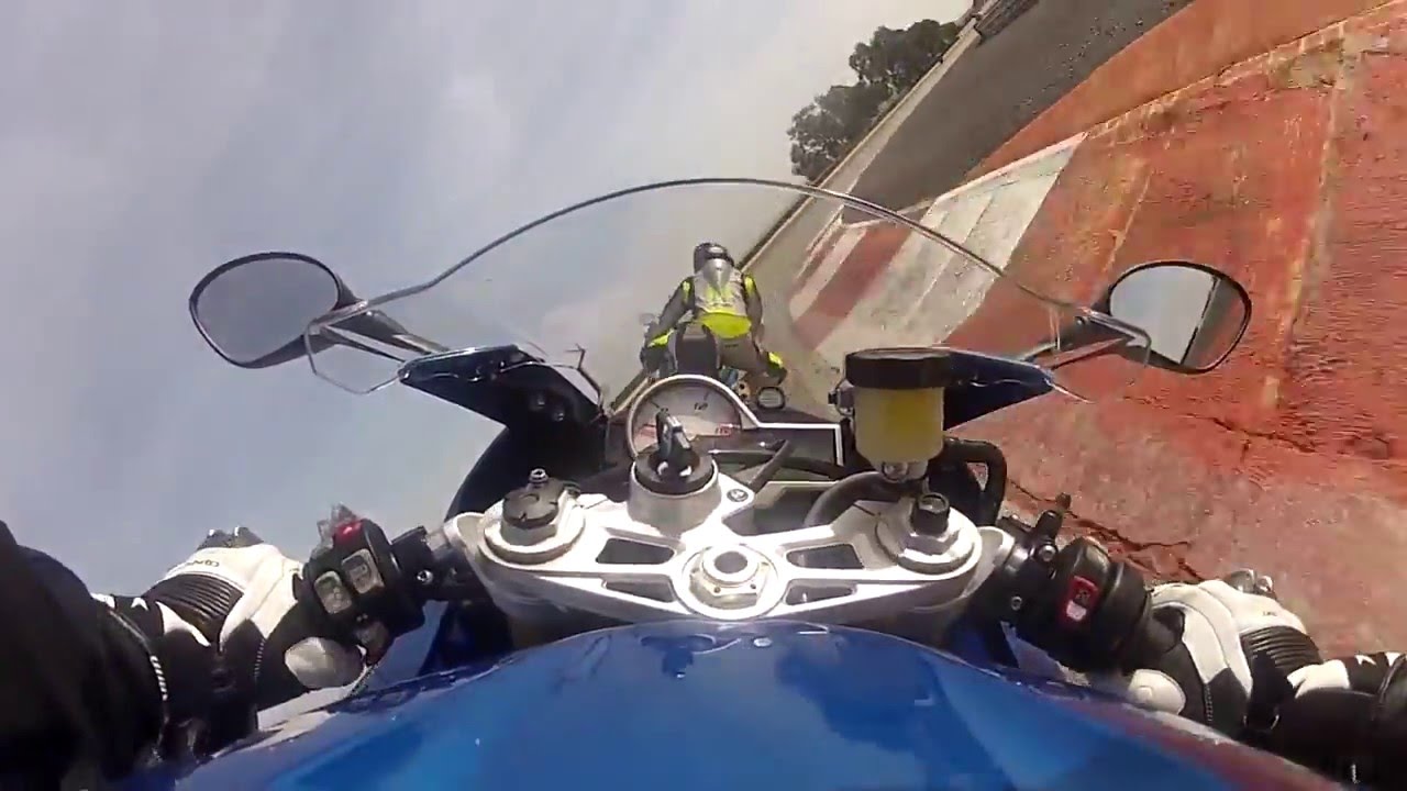 BMW S1000RR - MONTEBLANCO CIRCUIT - YouTube