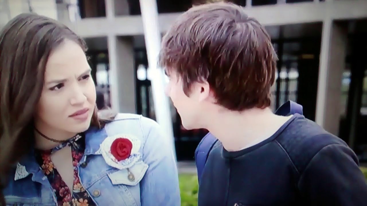 El Beso de Ana y Gabo - YouTube