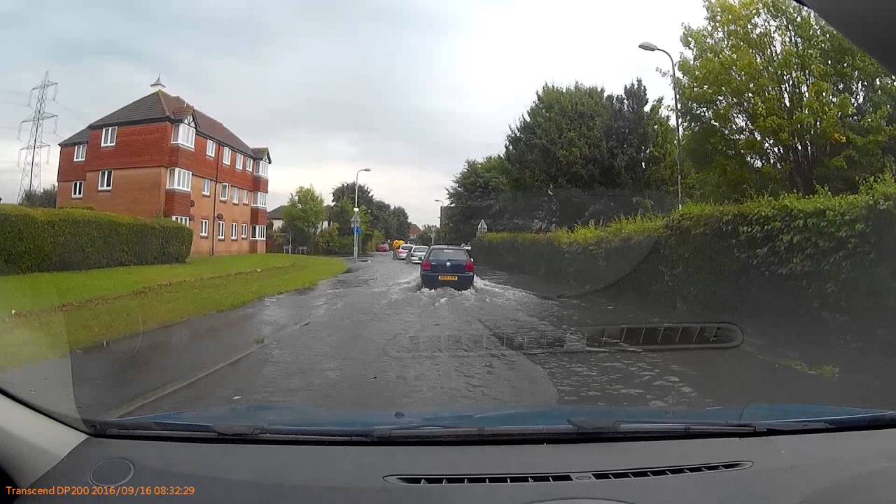 Didcot Floods, school run - following a night of heavy storms - YouTube