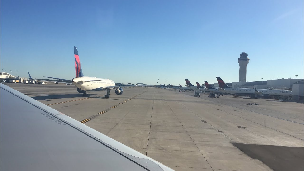 Delta Airlines (Skyteam) DL2631 BNA-DTW Cruise, Descending, Approach ...