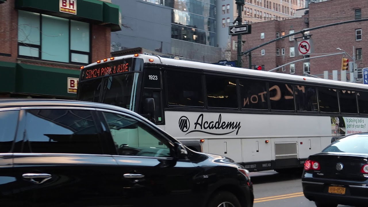 Academy Bus 2002-04 MCI D4500 Commuter Coach 1923 on Route SIM24 ...