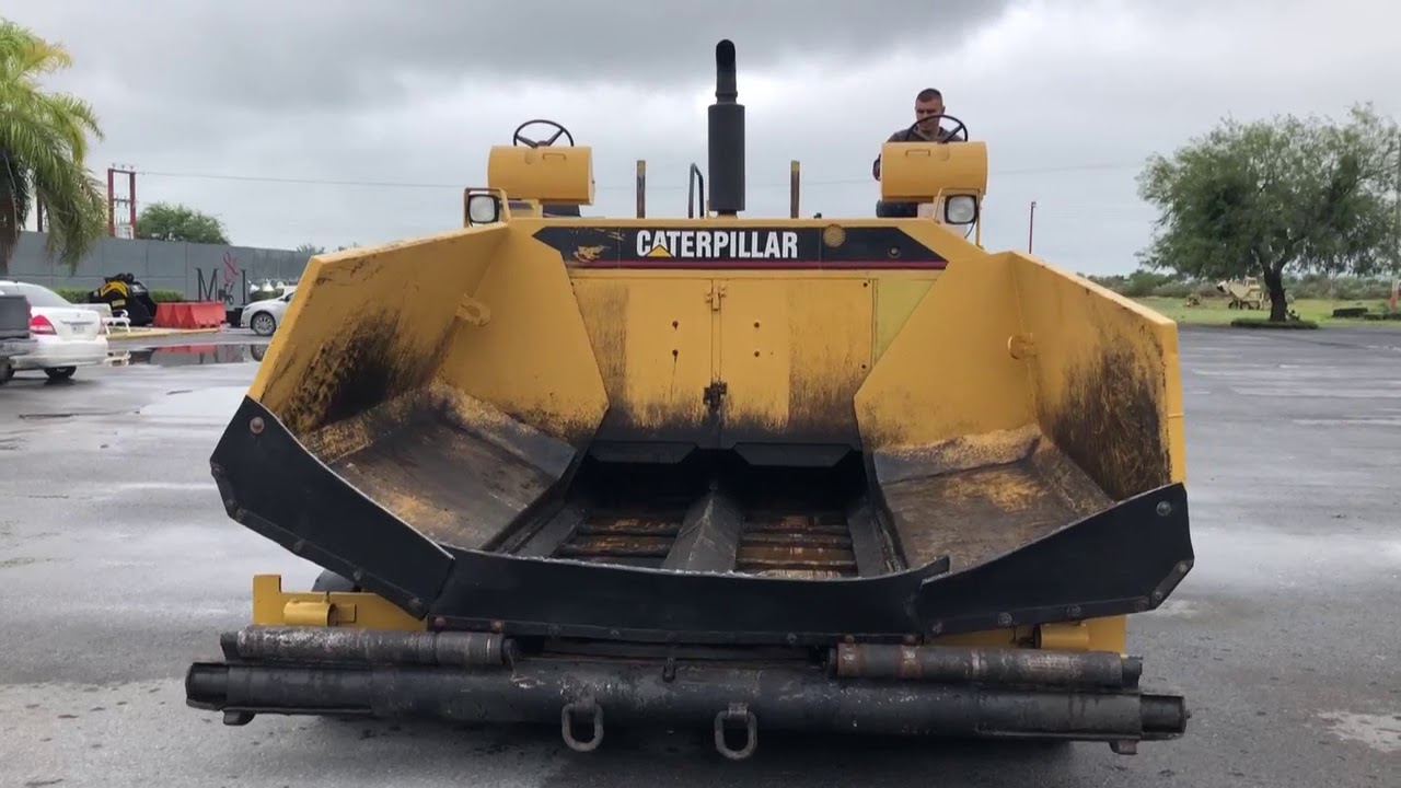 PAVIMENTADORA CATERPILLAR AP1000 - YouTube