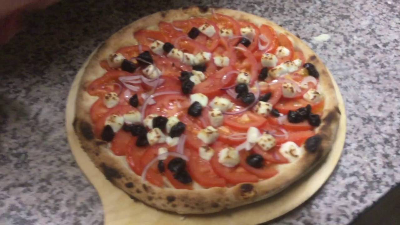 Pizza du mois d'Août "La grecque" - YouTube
