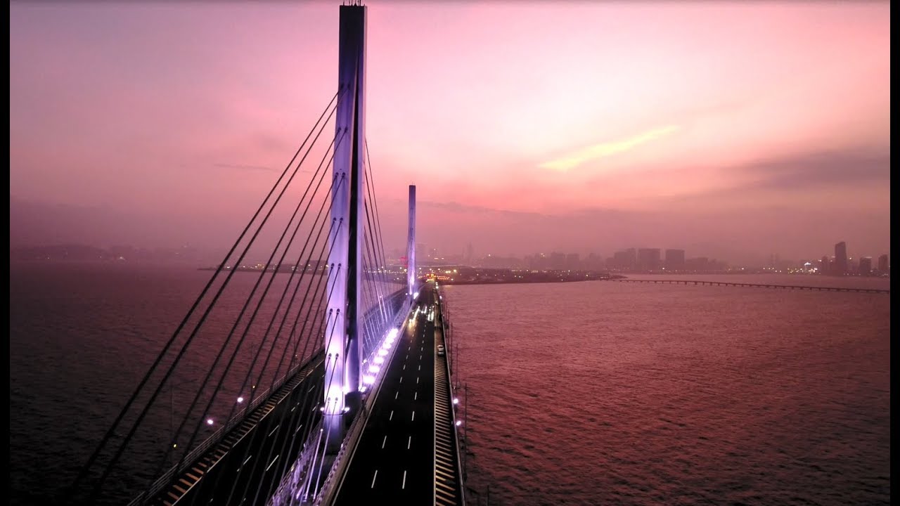 Stunning! Self-driving cars pass through world's longest sea bridge ...