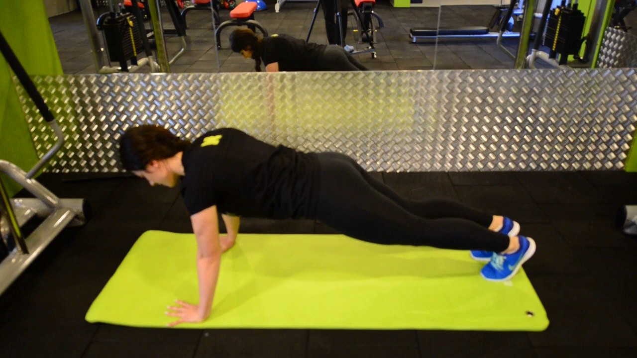 Spiderman plank crunch - YouTube