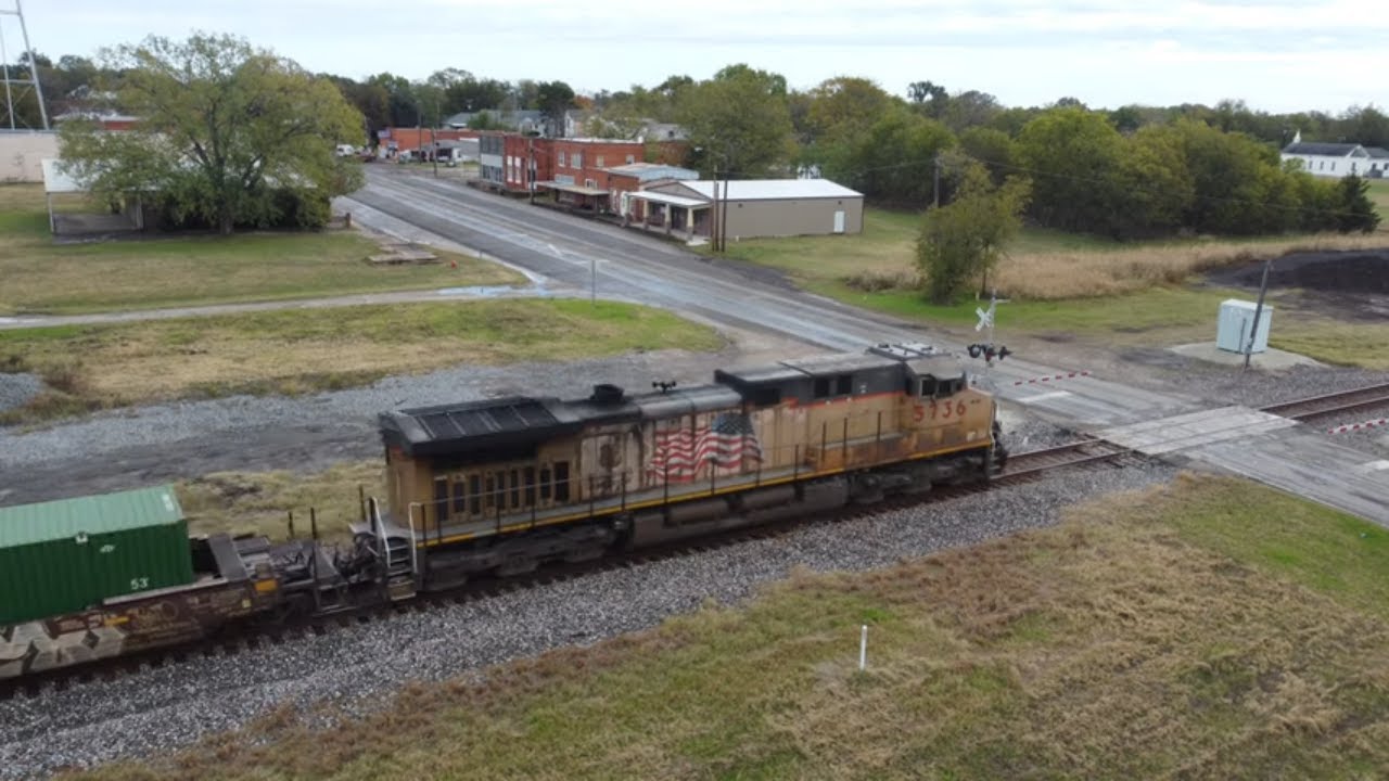 Southbound UP 5736, Short Mixed Freight Train, "Ennis Sub" Thornton, TX ...
