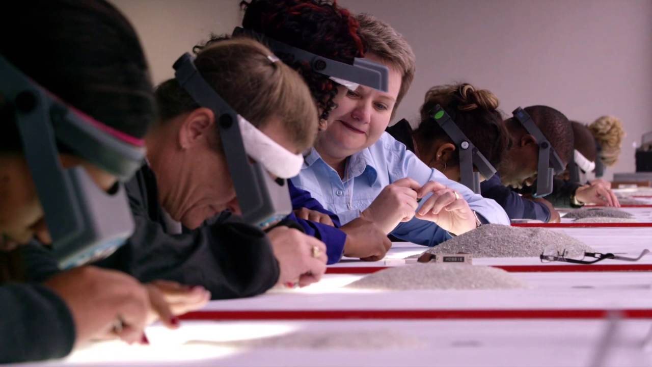 Integrity in Practise: The Diamond Sorters | Forevermark - YouTube