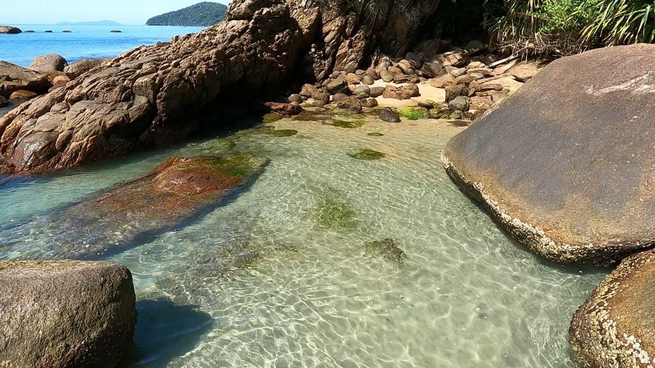 Praia da Enseada Ubatuba, achei uma piscina natural incrivel - YouTube