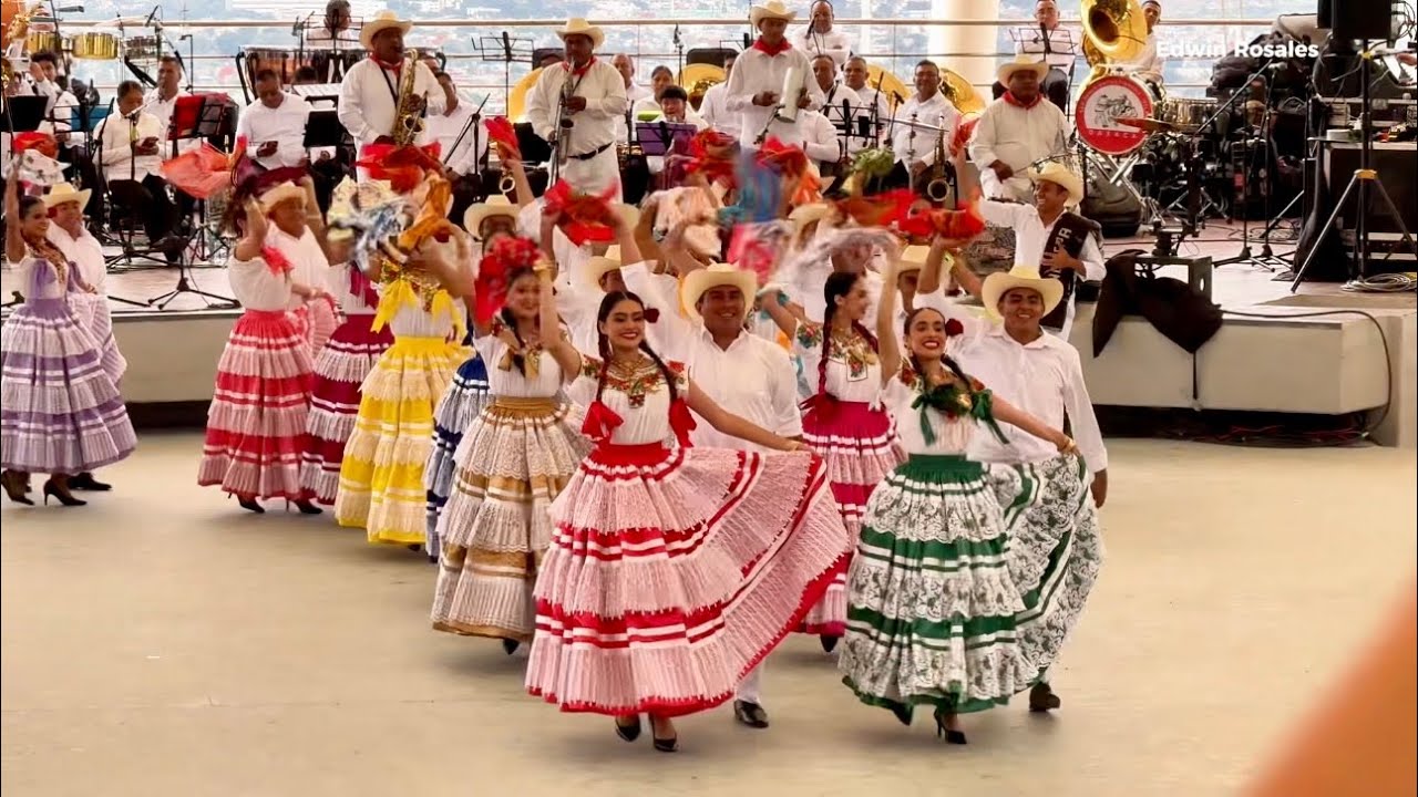 PINOTEPA NACIONAL en la GUELAGUETZA 2025 - YouTube