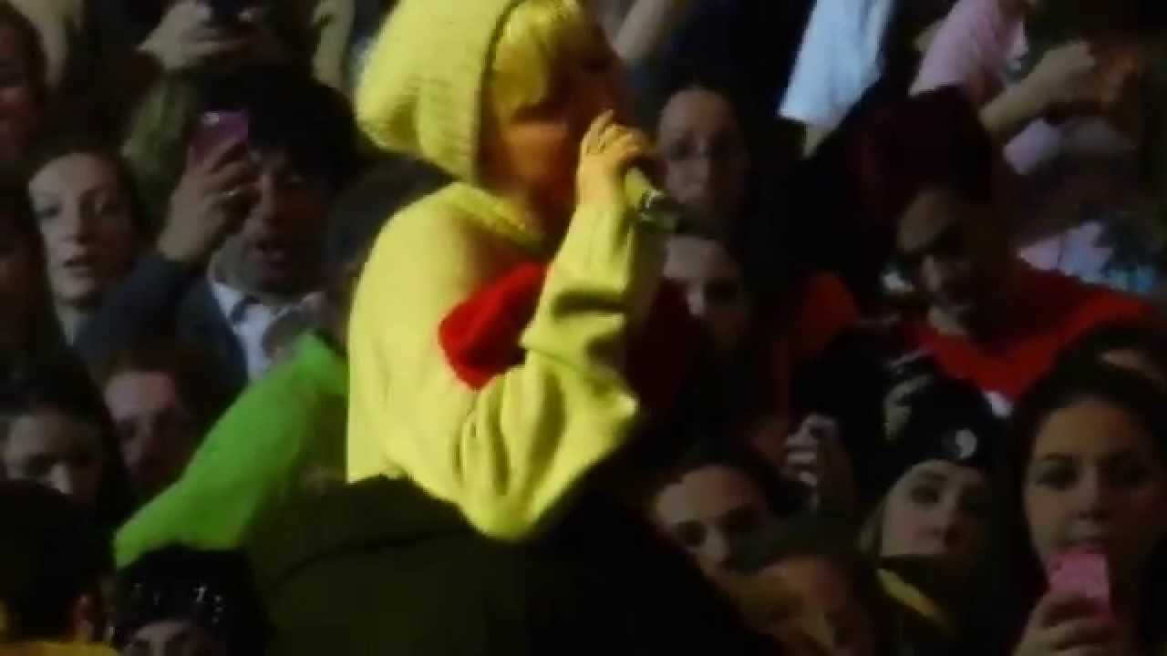 MILEY CYRUS CRYING ON STAGE- Boston Sound Check 4/2/2014 HD - YouTube