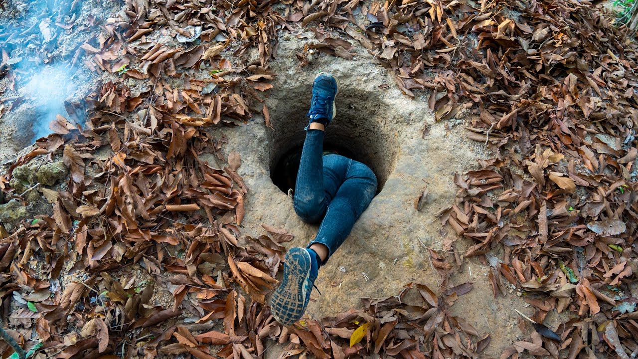 Girl Living Off Grid Built The Most Secret Home in the Jungle, Girl The ...