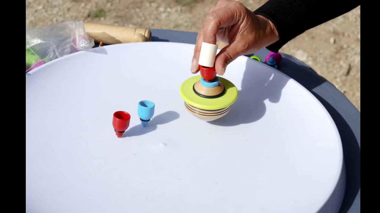 LE TOURBILLON DES TOUPIES - YouTube