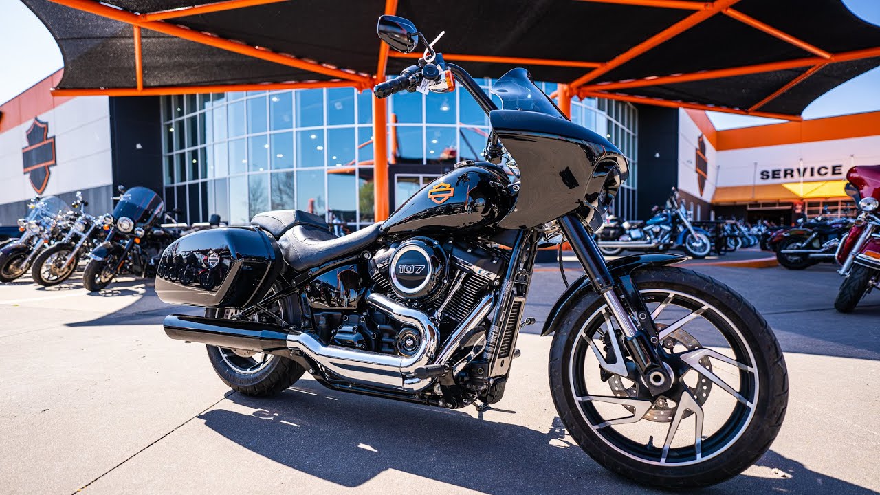 2018 Custom Sport Glide in Vivid Black at American Eagle Harley ...